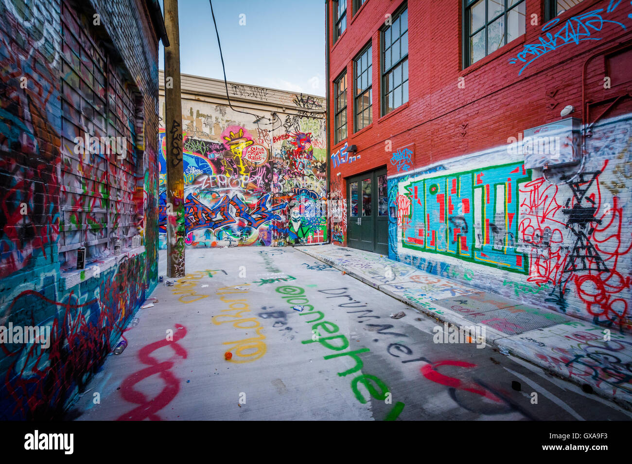 Graffiti alley street in baltimore hi-res stock photography and images ...