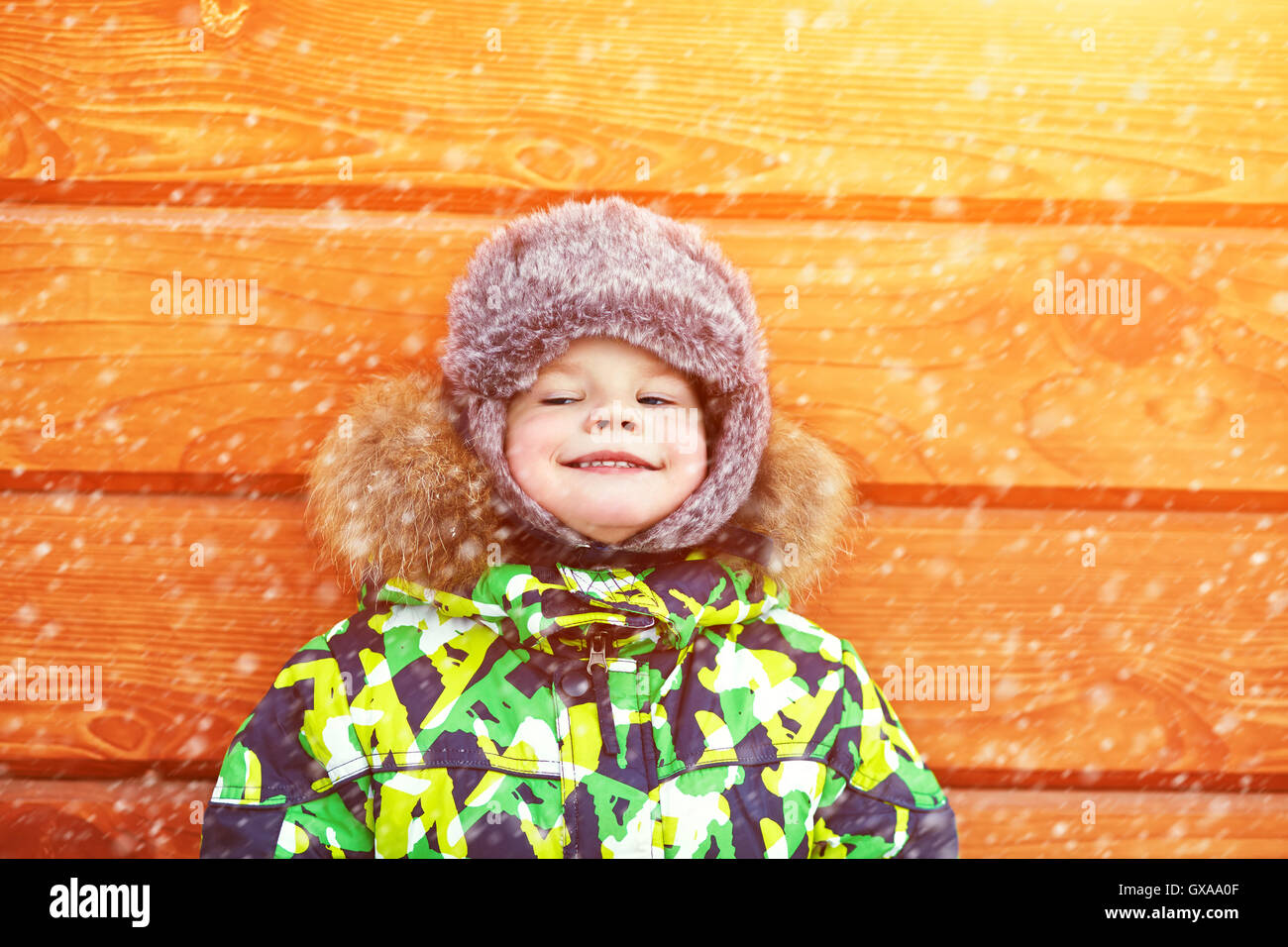 little boy in the winter. child outdoors Stock Photo - Alamy