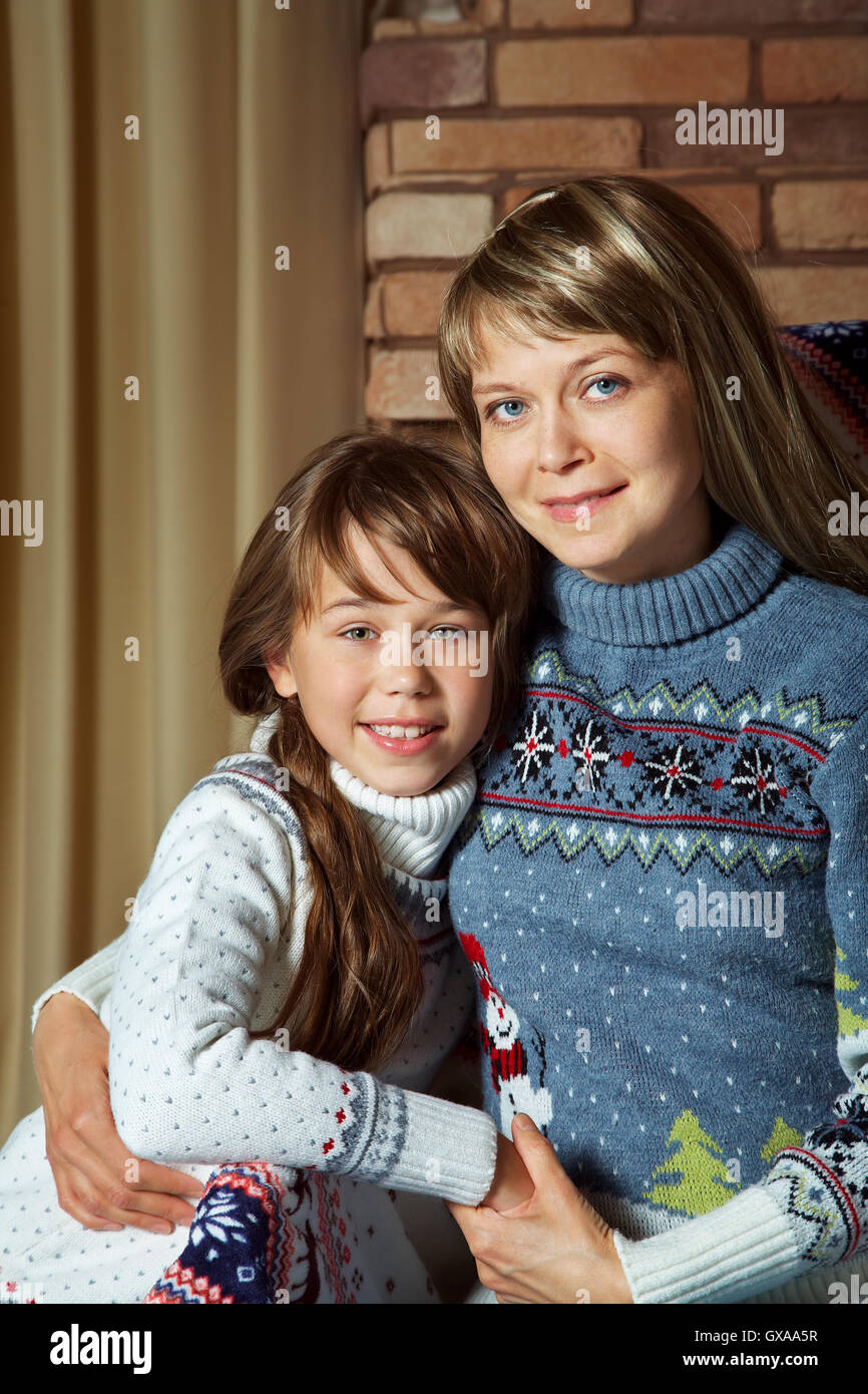 portrait of mother and daughter in sweaters Stock Photo - Alamy