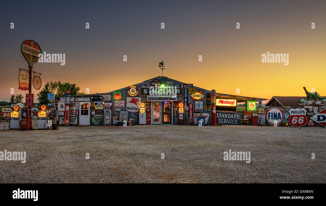 Bob's Gasoline Alley on historic Route 66 in Cuba Stock Photo - Alamy