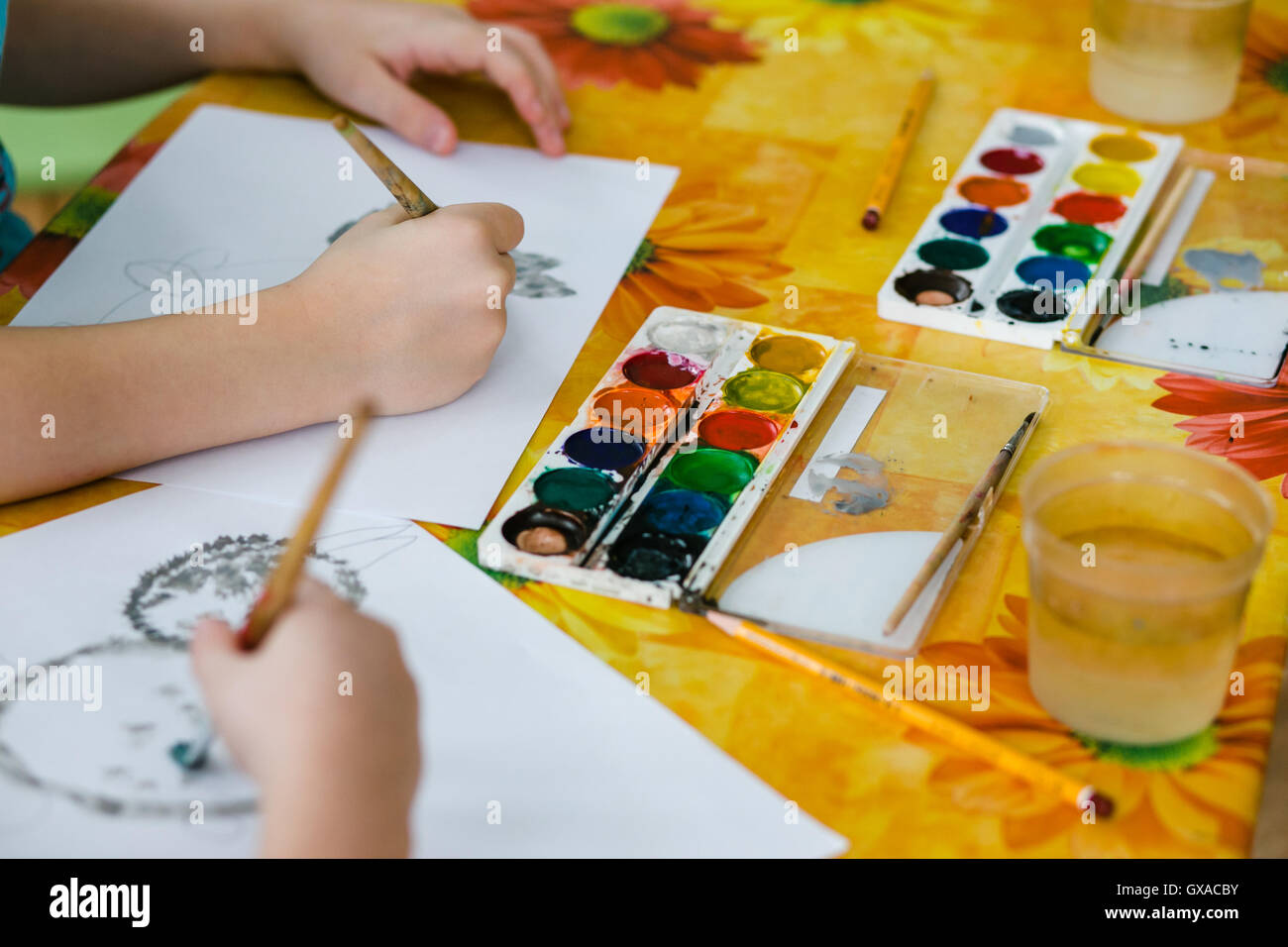 the child is painting method of pointing points Stock Photo - Alamy