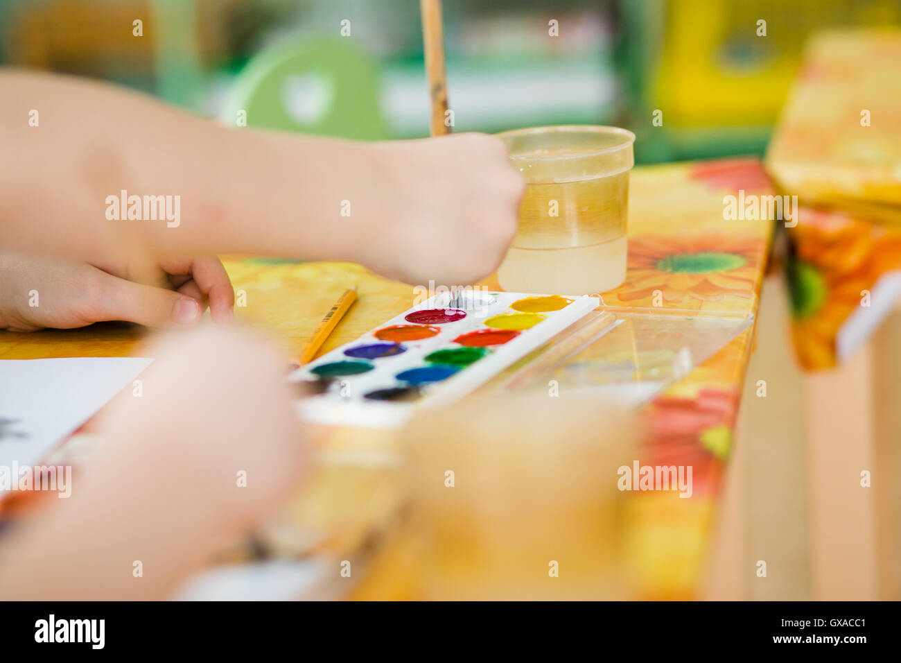 the child is painting method of pointing points Stock Photo - Alamy