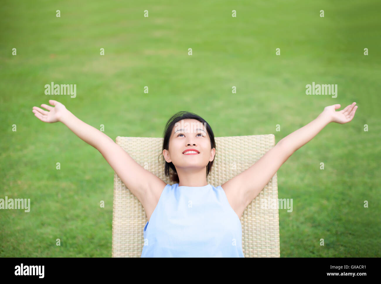 Arms wide open hi-res stock photography and images - Alamy