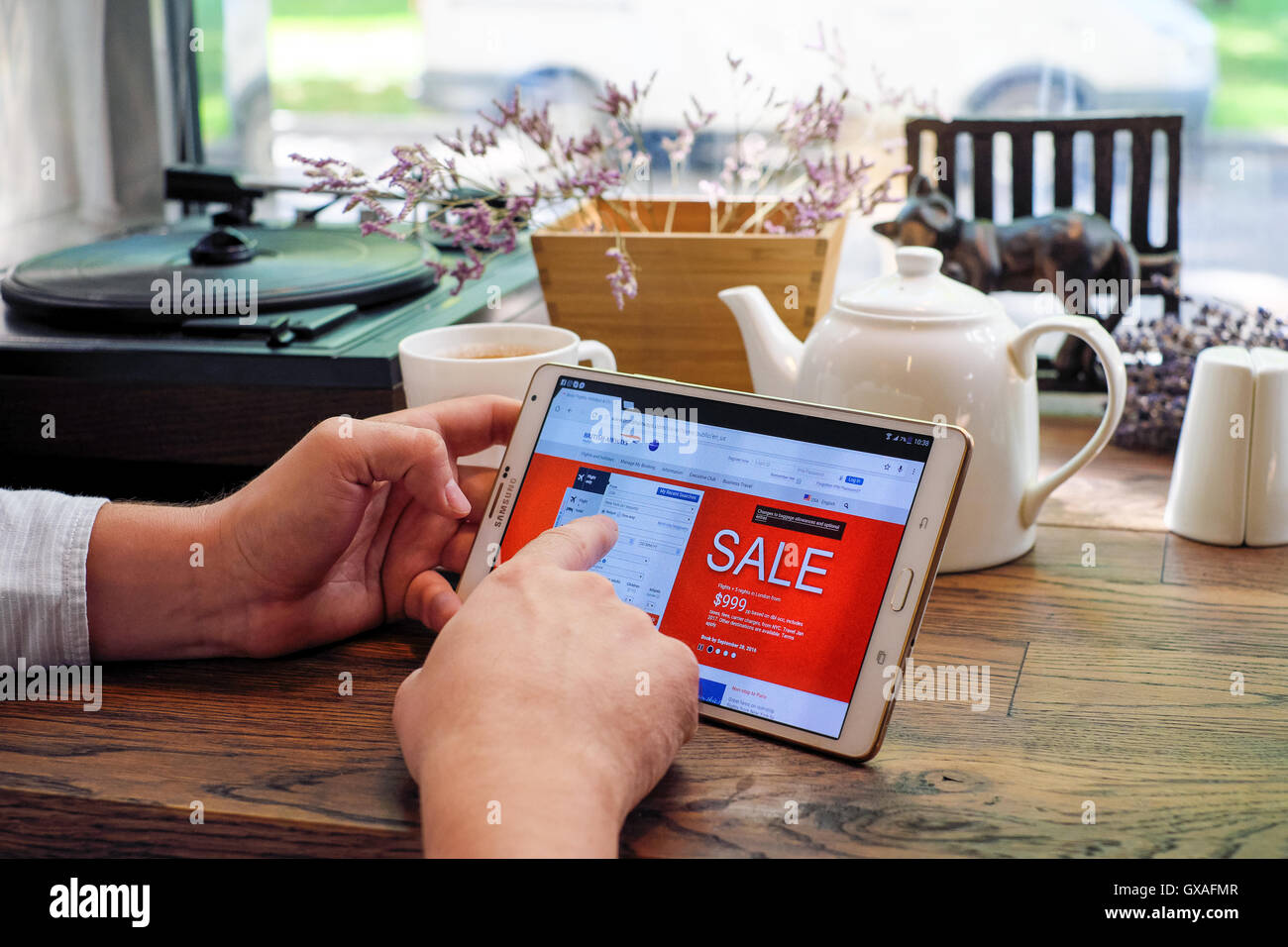 Ba airline computer hi-res stock photography and images - Alamy