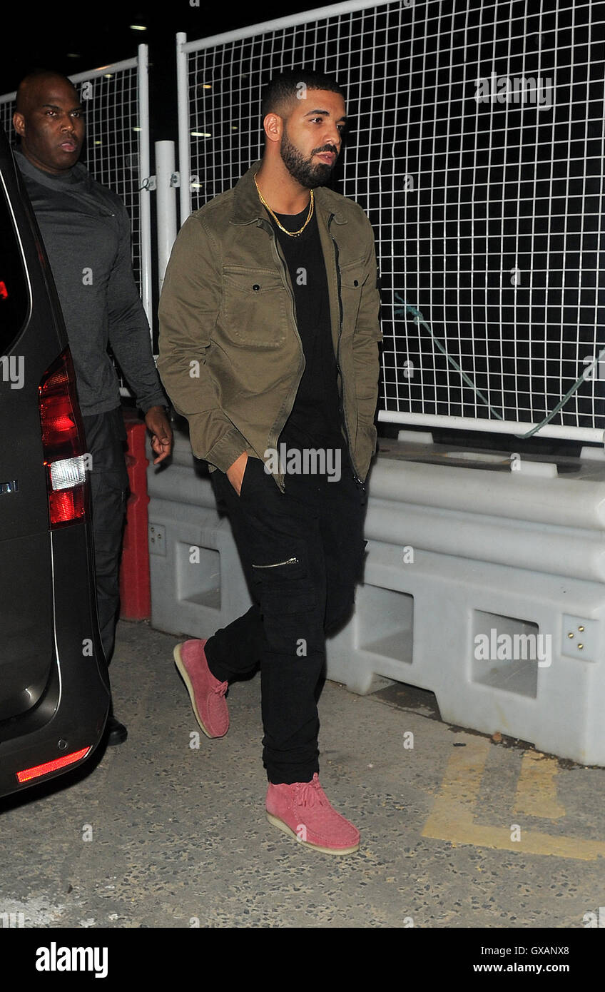 Rihanna and Drake seen leaving Tape club at 5.30am after partying ...