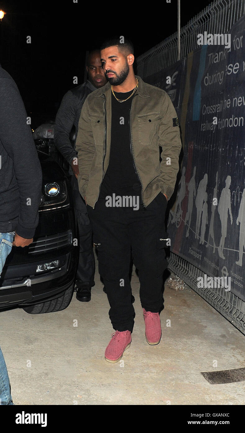 Rihanna and Drake seen leaving Tape club at 5.30am after partying ...