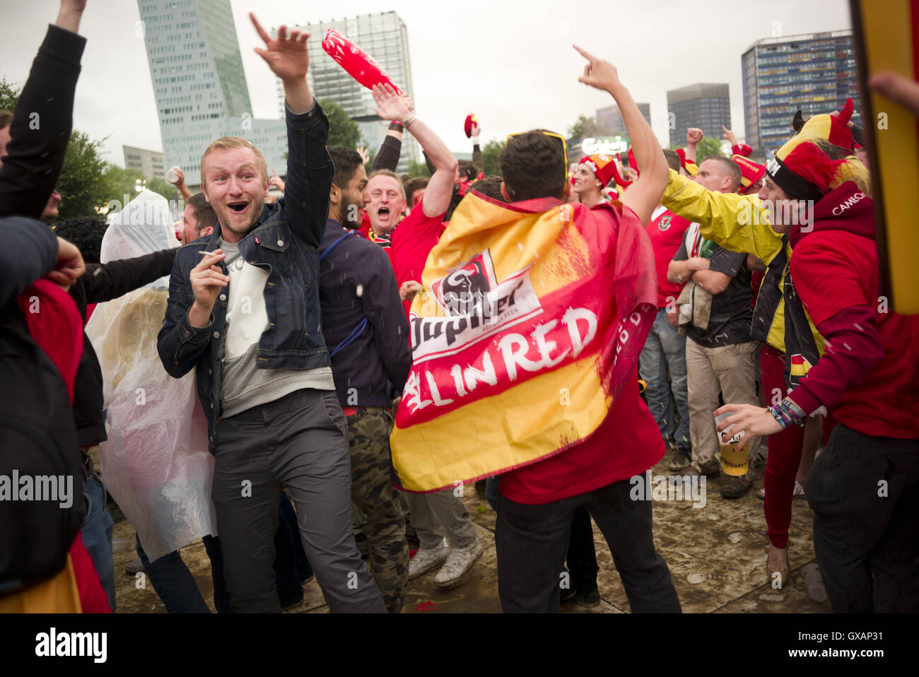 Welsh fans watch wales hi-res stock photography and images - Alamy