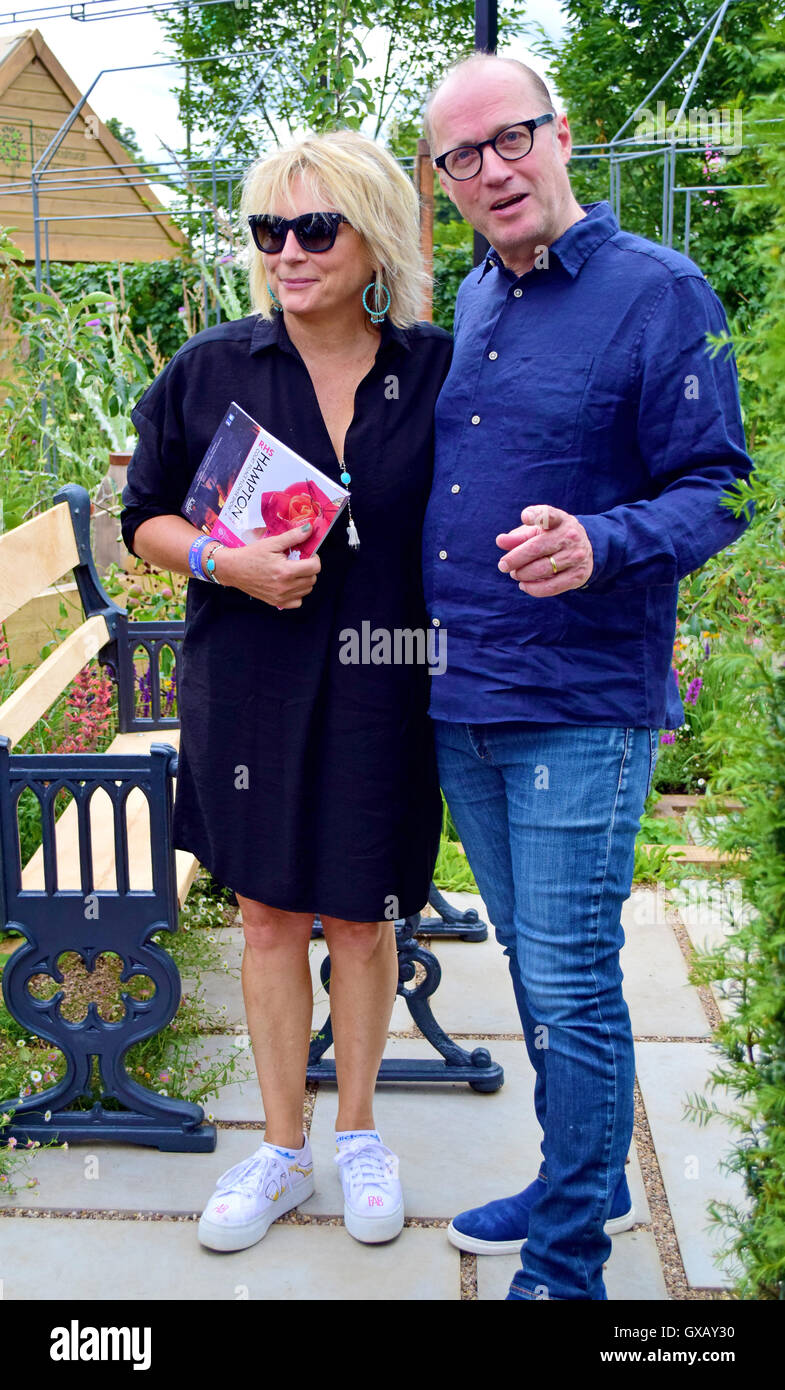 Jennifer saunders and ade edmondson hi-res stock photography and images ...
