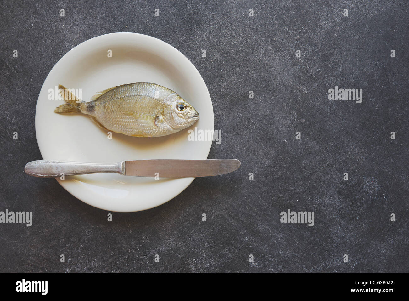 White plate and background hi-res stock photography and images - Alamy