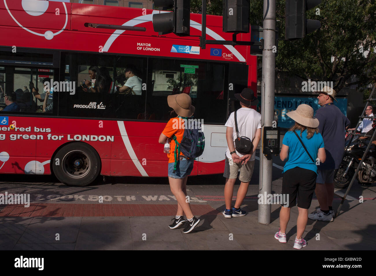 Bus london heatwave hi-res stock photography and images - Alamy