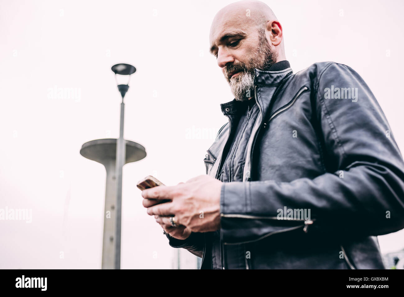 Macho and reading hi-res stock photography and images - Alamy