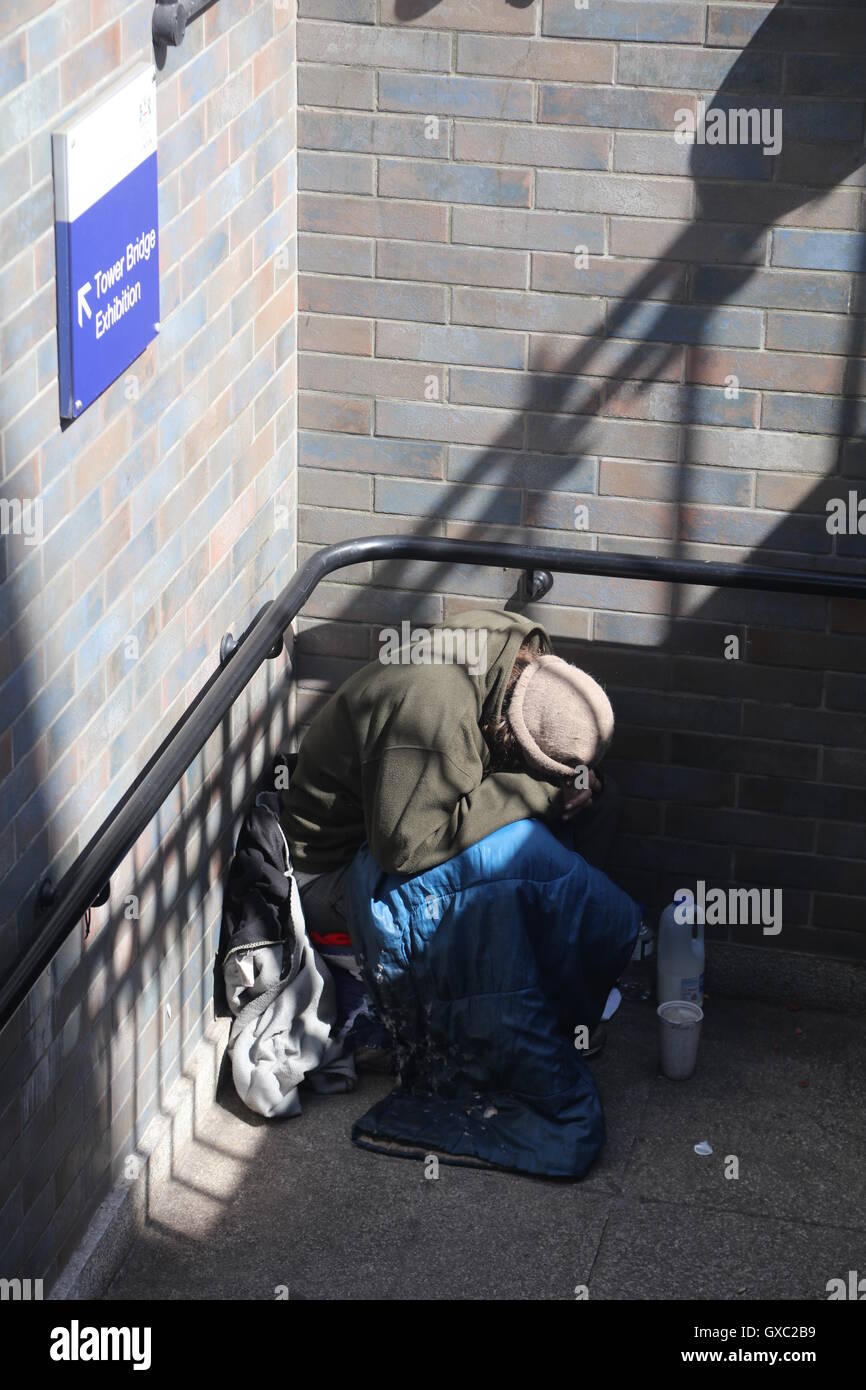 Homeless streets in london hi-res stock photography and images - Alamy