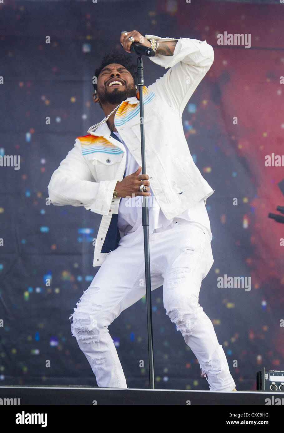 Miguel opens main stage at Wireless Festival with a Bang Featuring ...