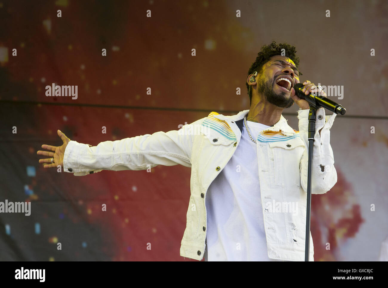 Miguel opens main stage at Wireless Festival with a Bang Featuring ...