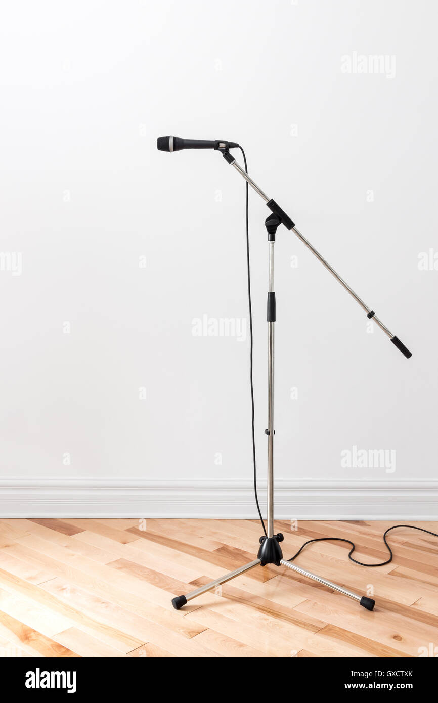 Mic stand hi-res stock photography and images - Alamy