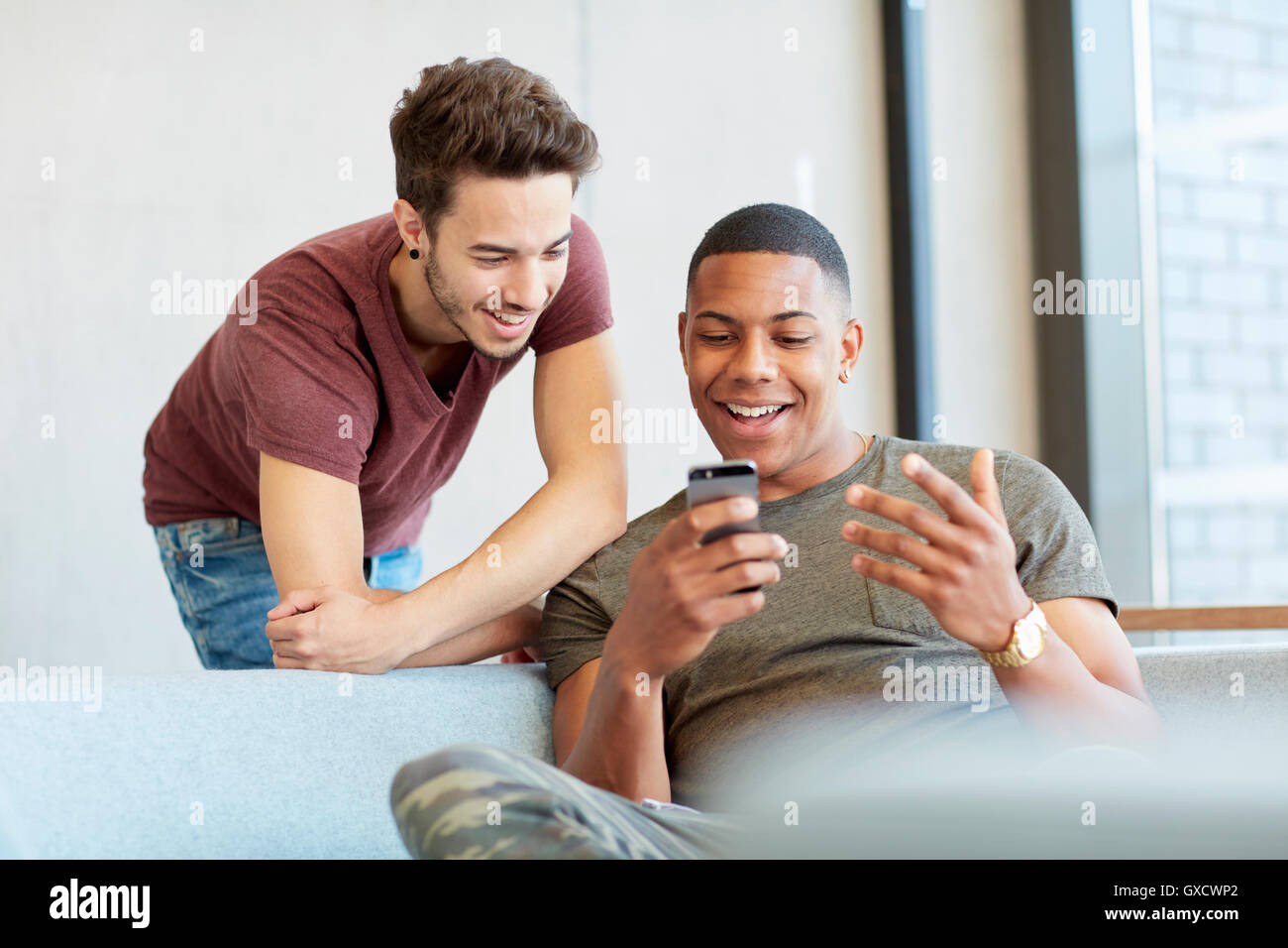 Update messages hi-res stock photography and images - Alamy
