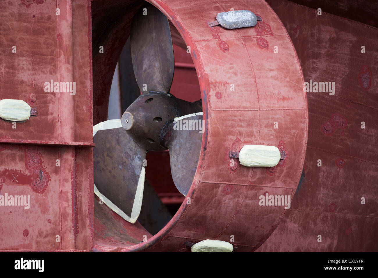 Detail of red ship hull and propeller in ship painters yard Stock Photo ...