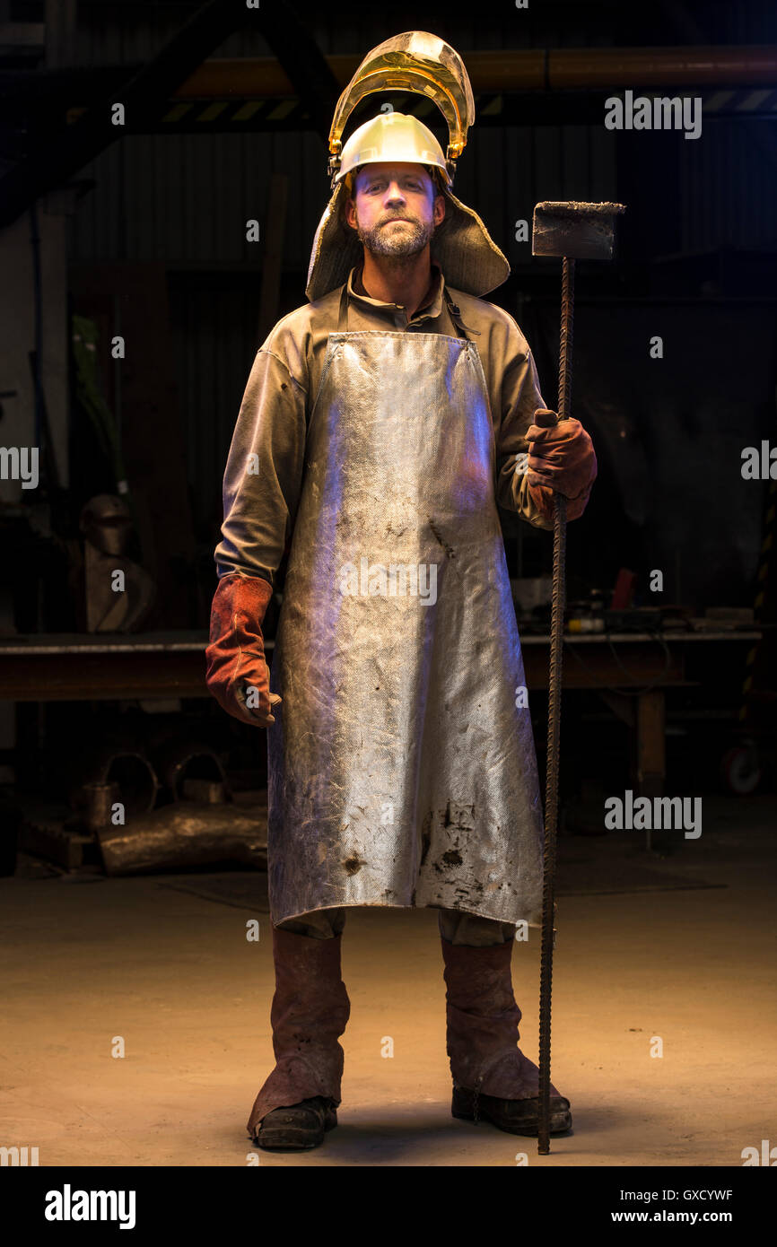 Bronze Foundry High Resolution Stock Photography and Images - Alamy