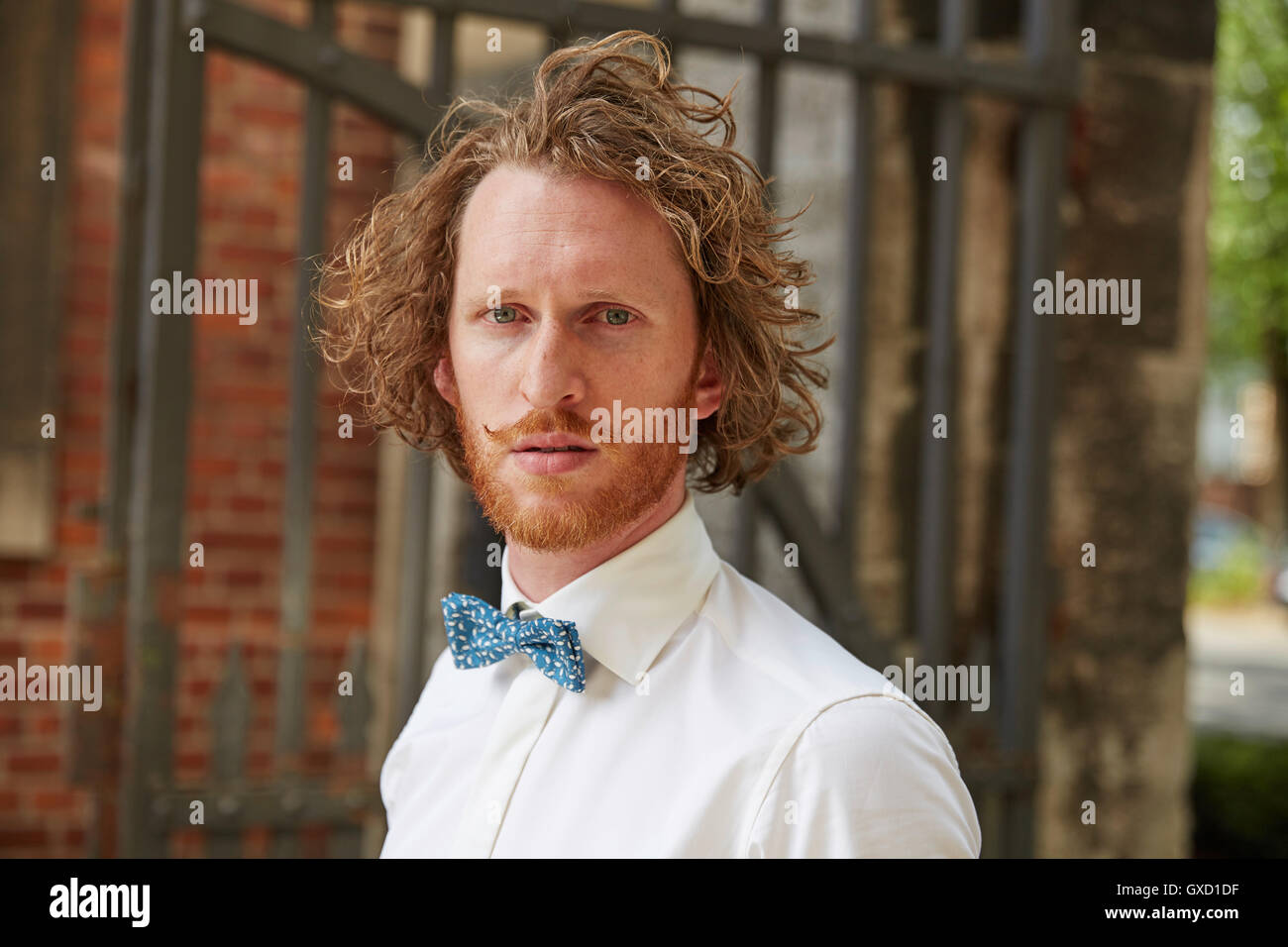 Man wearing shirt and tie hi-res stock photography and images - Alamy