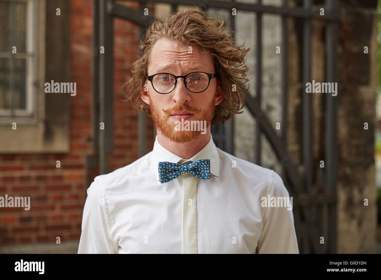 Man wearing shirt and tie hi-res stock photography and images - Alamy
