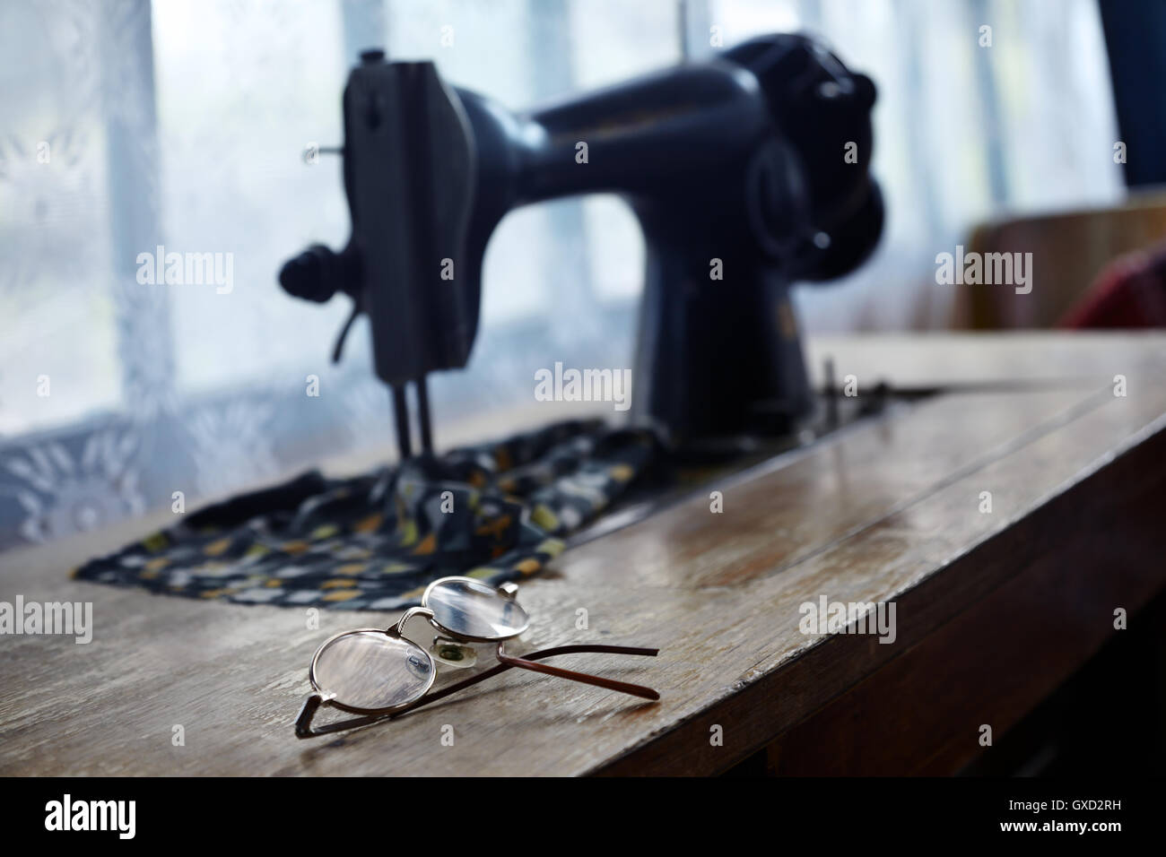 Glasses and sewing machine Stock Photo - Alamy