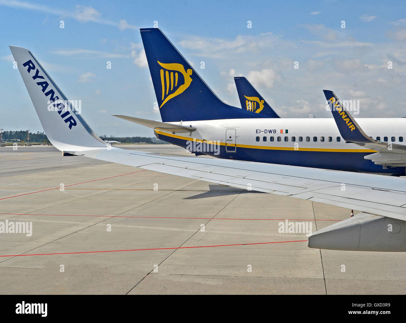 Ryanair hi-res stock photography and images - Alamy