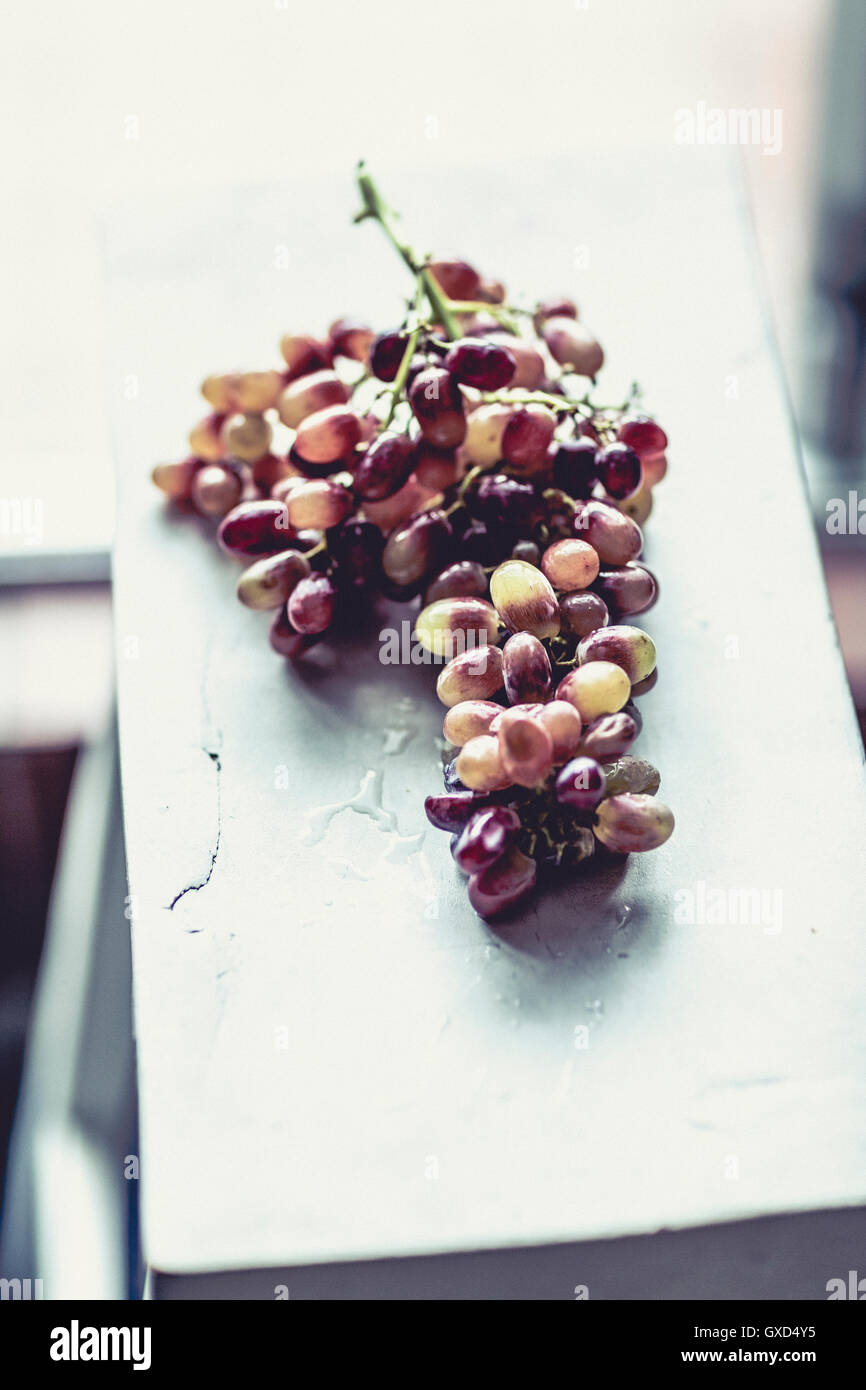 rustic looking bunch of grapes Stock Photo - Alamy