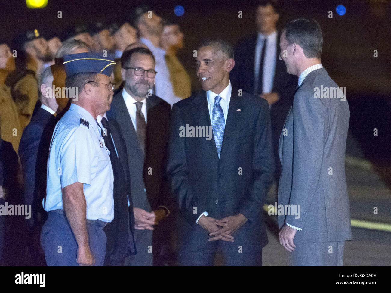 President Barack Obama is welcomed by King Felipe of Spain as he ...