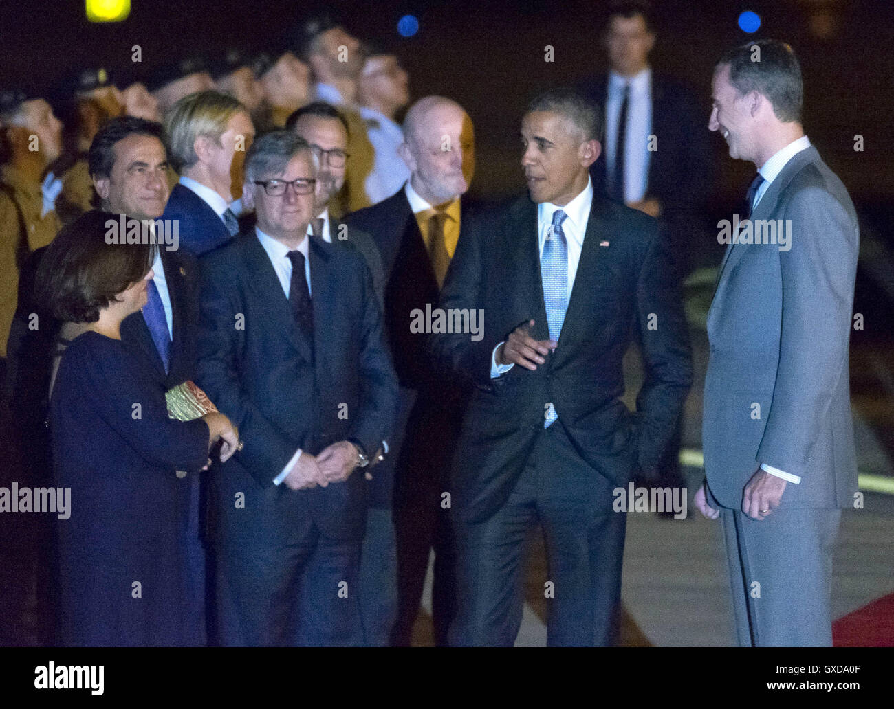 President Barack Obama is welcomed by King Felipe of Spain as he ...