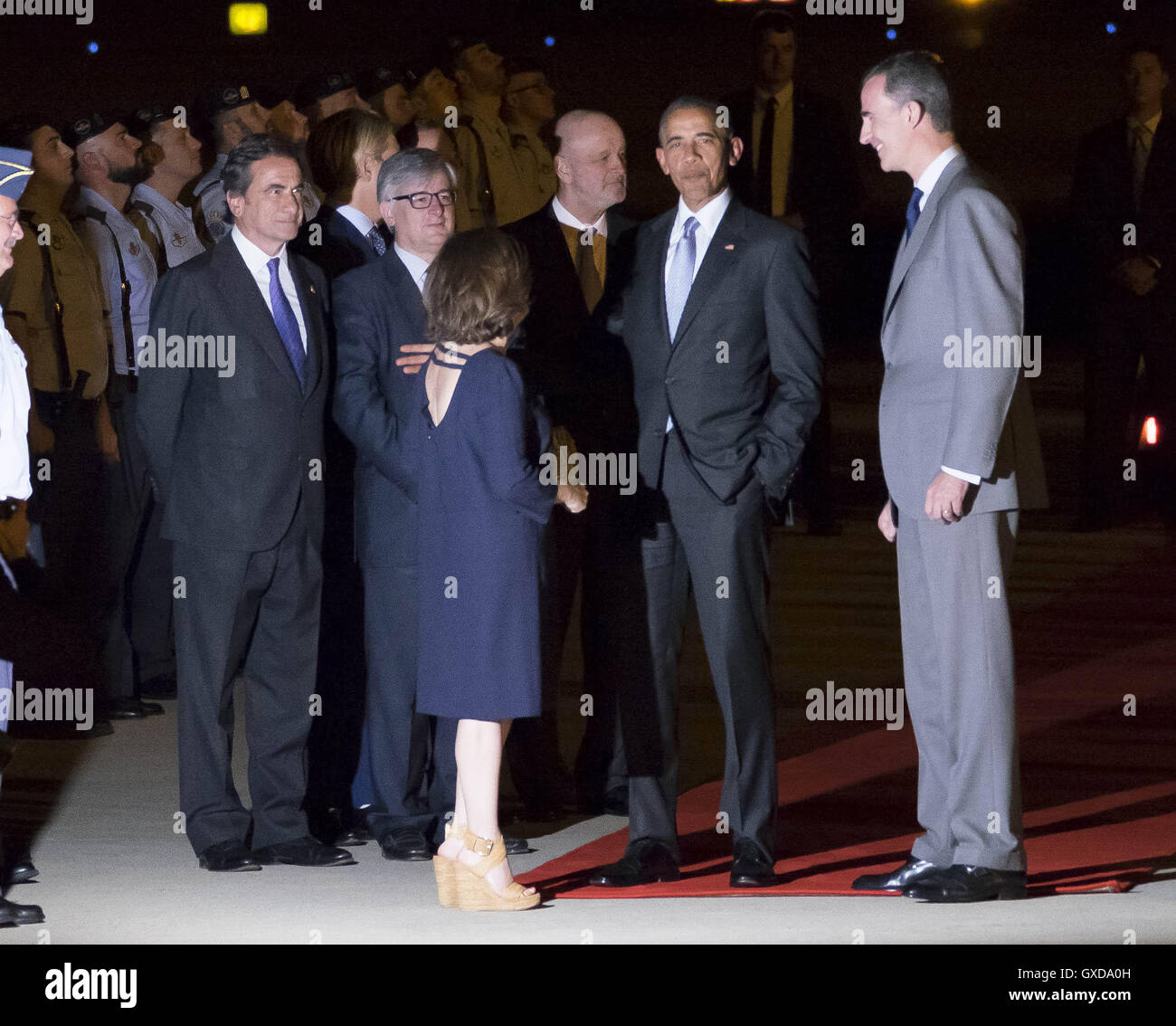 President Barack Obama is welcomed by King Felipe of Spain as he ...