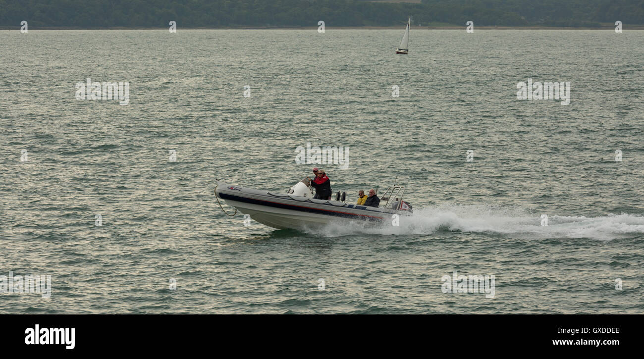 Sailing/Power boats on the water between Dorset and the Isle of Wight ...