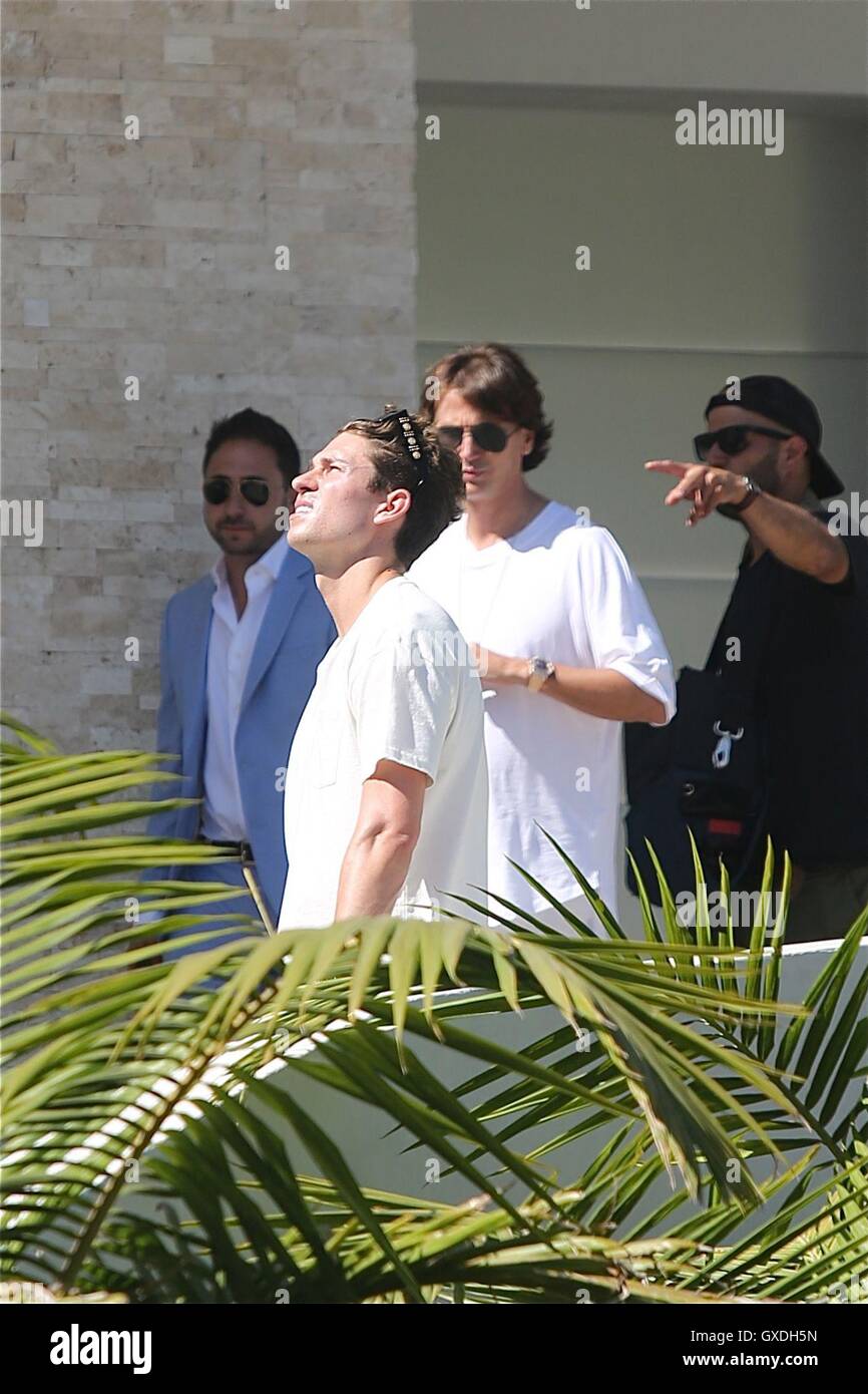 Joey Essex and Jonathan Cheban look for houses in Beverly Hills ...