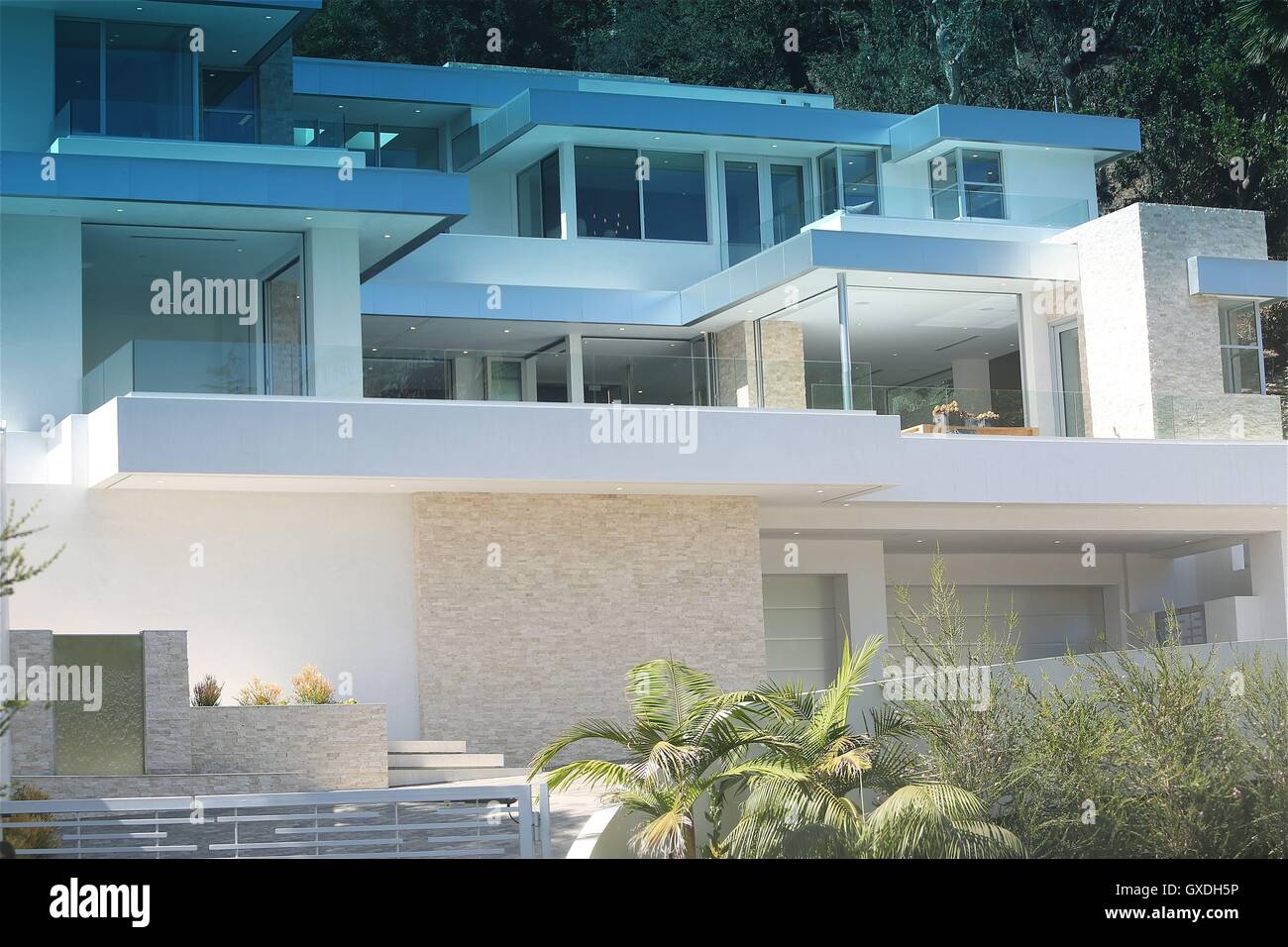 Joey Essex and Jonathan Cheban look for houses in Beverly Hills ...