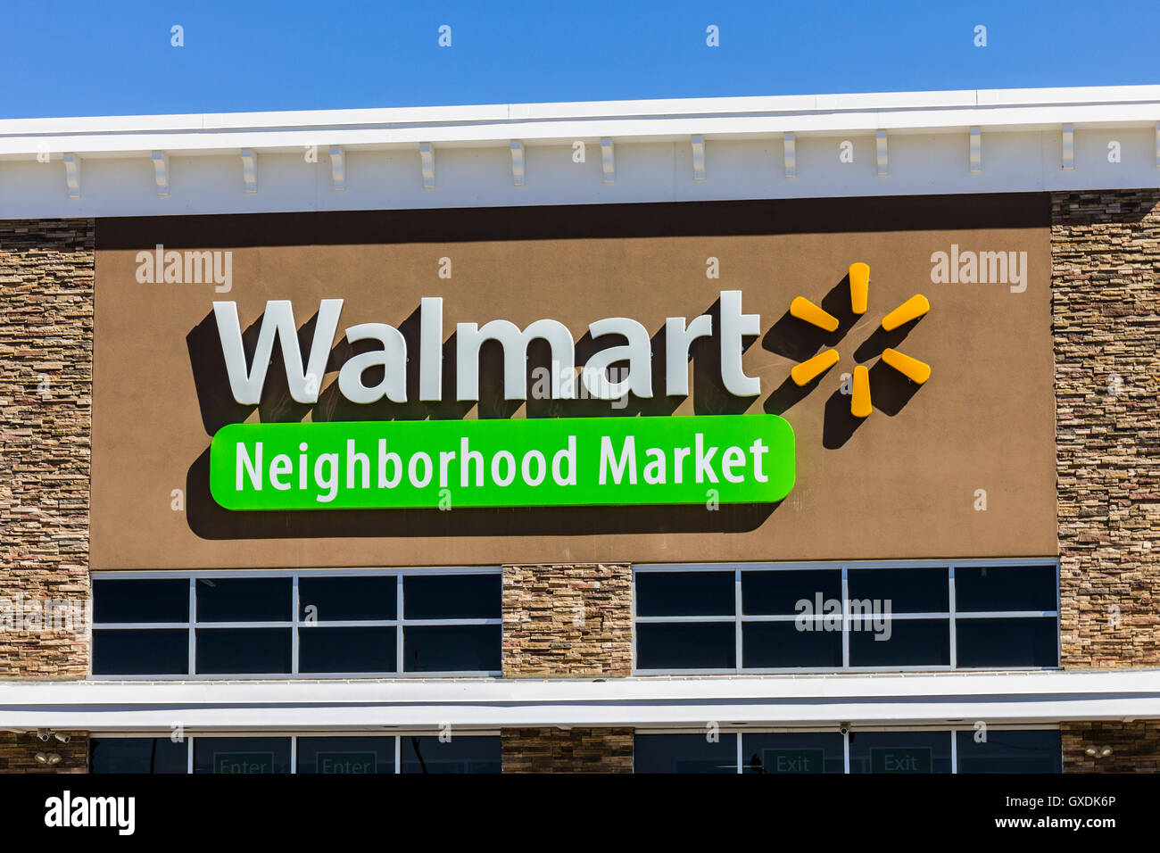 Walmart storefront hi-res stock photography and images - Alamy