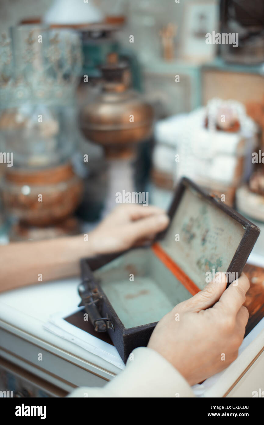 Vintage box with opening hi-res stock photography and images - Alamy