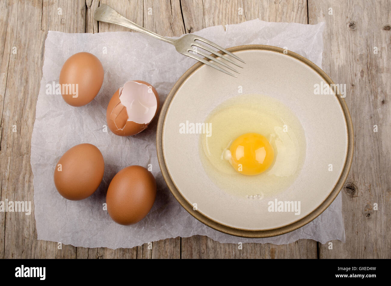 Egg shell paper hi-res stock photography and images - Alamy
