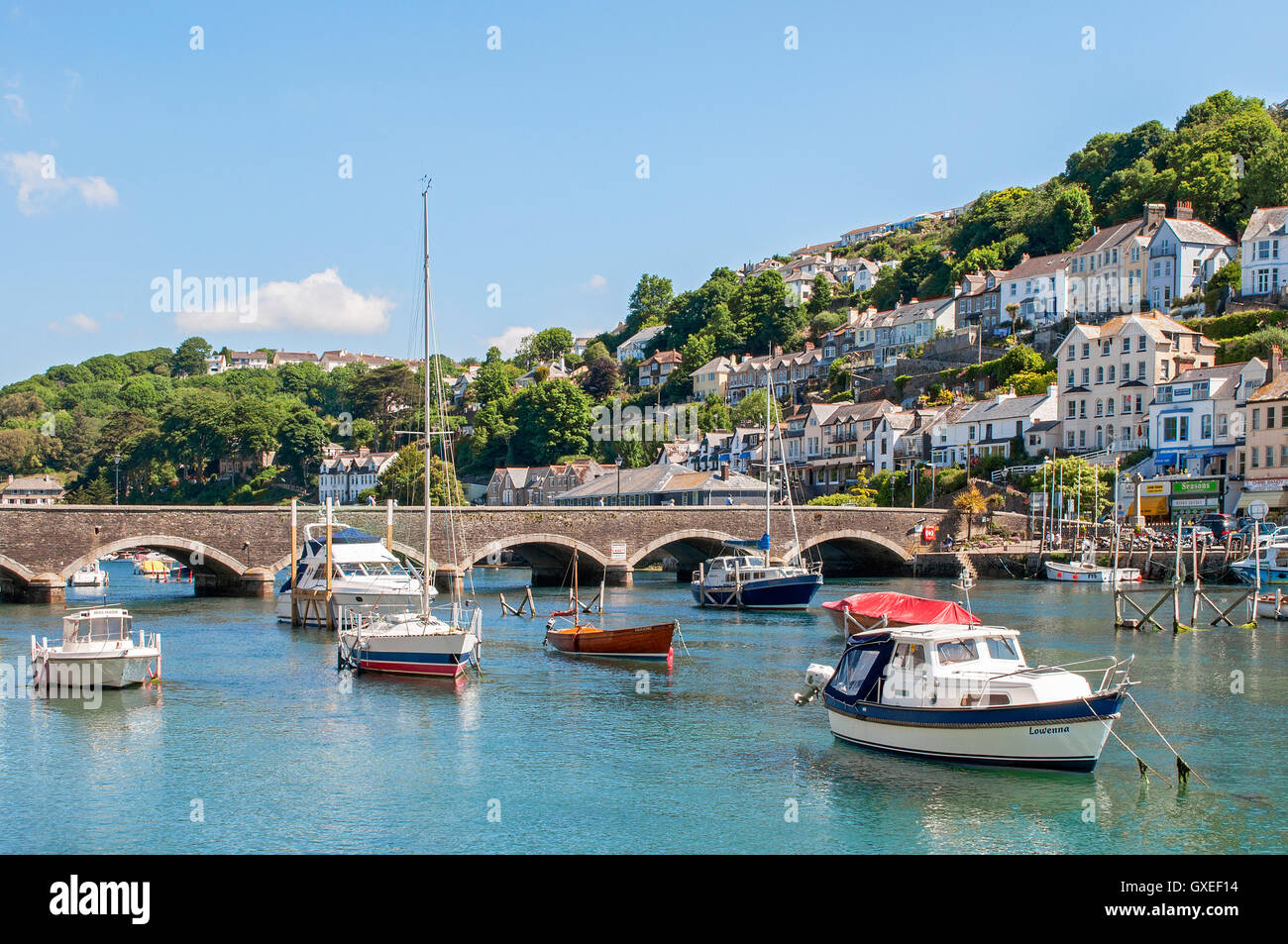 Boats on looe river hi-res stock photography and images - Alamy