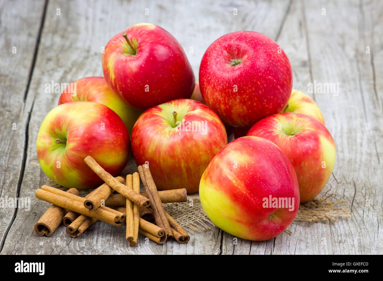 Red apples and cinnamon sticks Stock Photo - Alamy