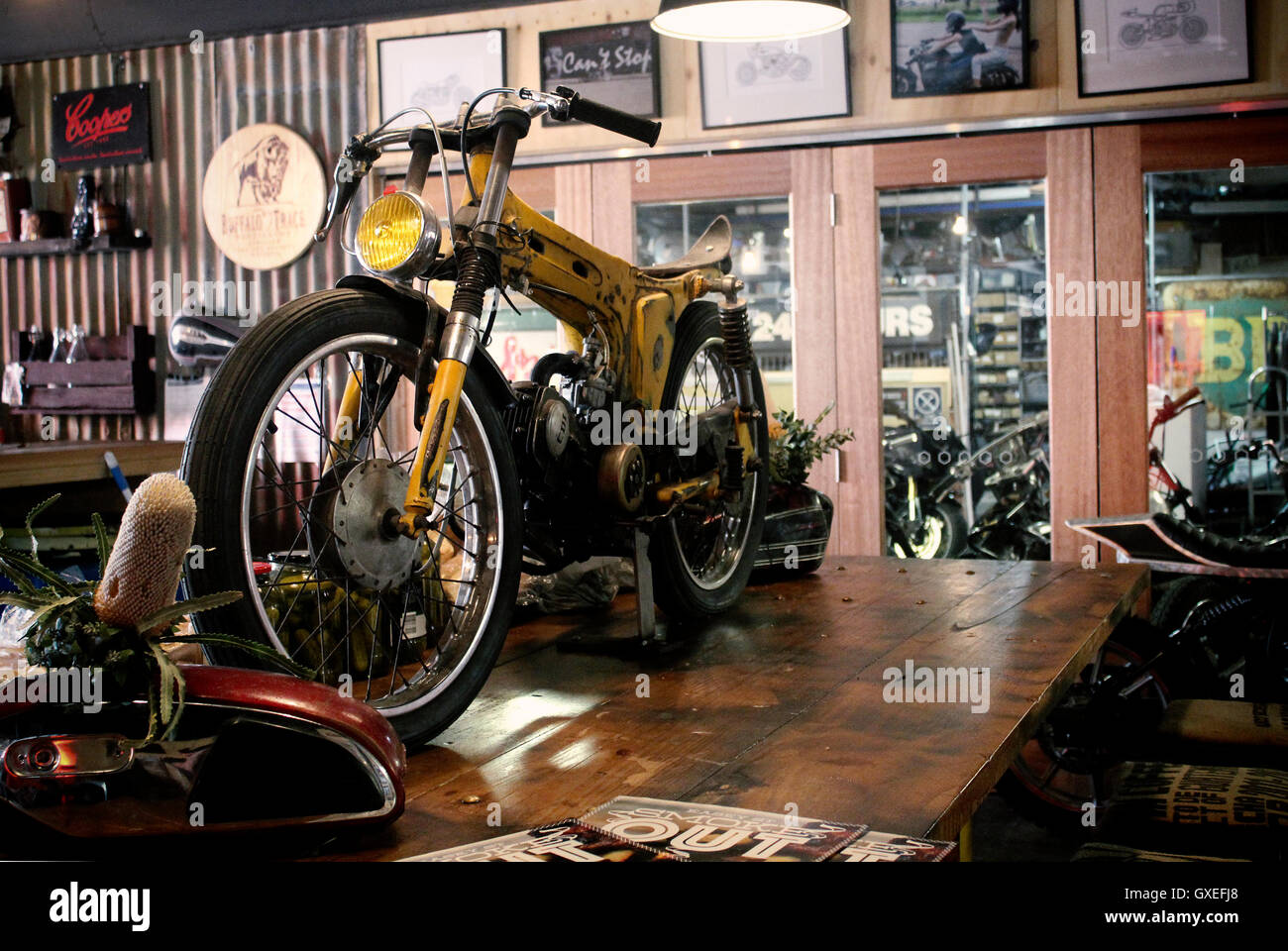 Oldschool hi-res stock photography and images - Alamy