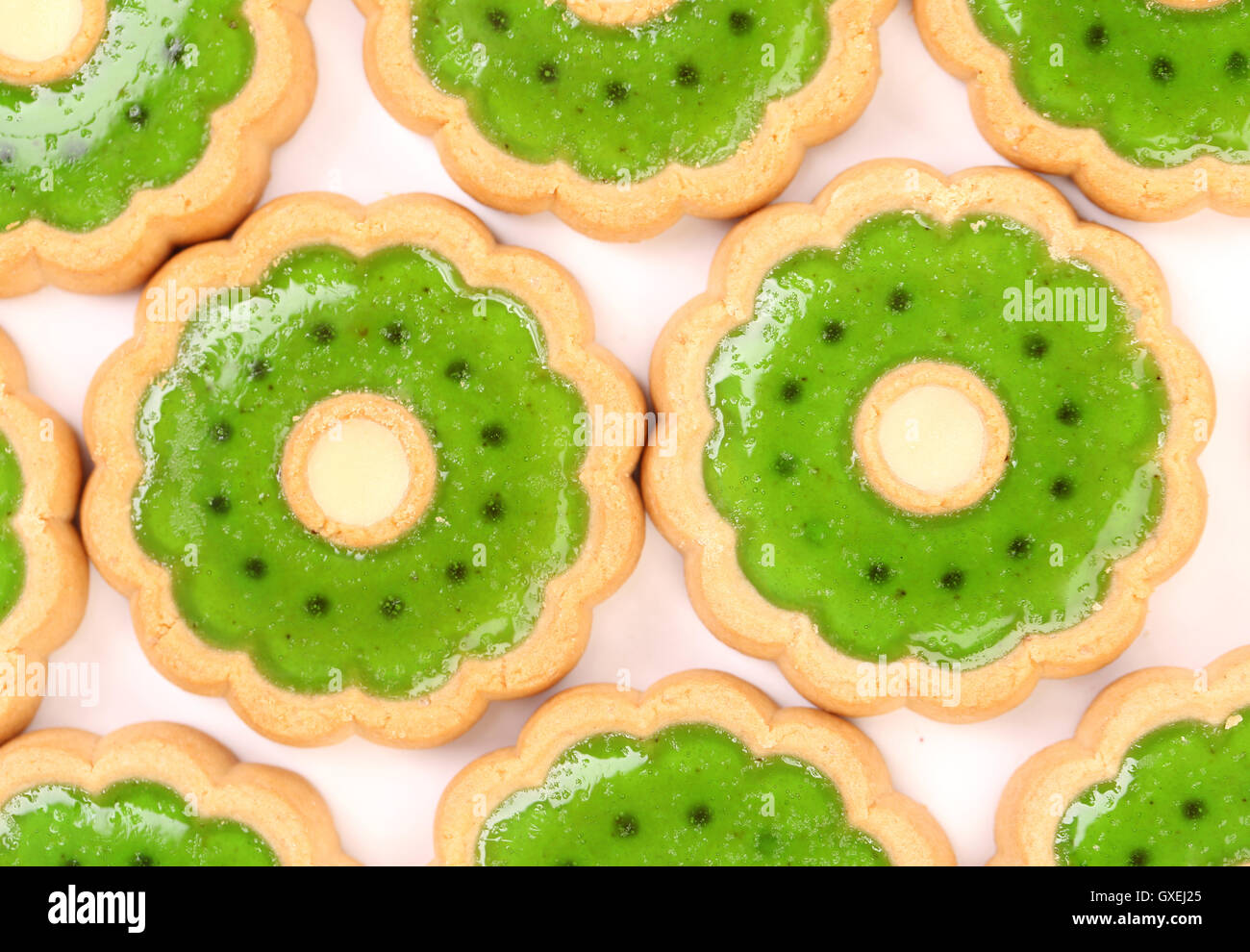 Background of biscuit with kiwi jam Stock Photo - Alamy