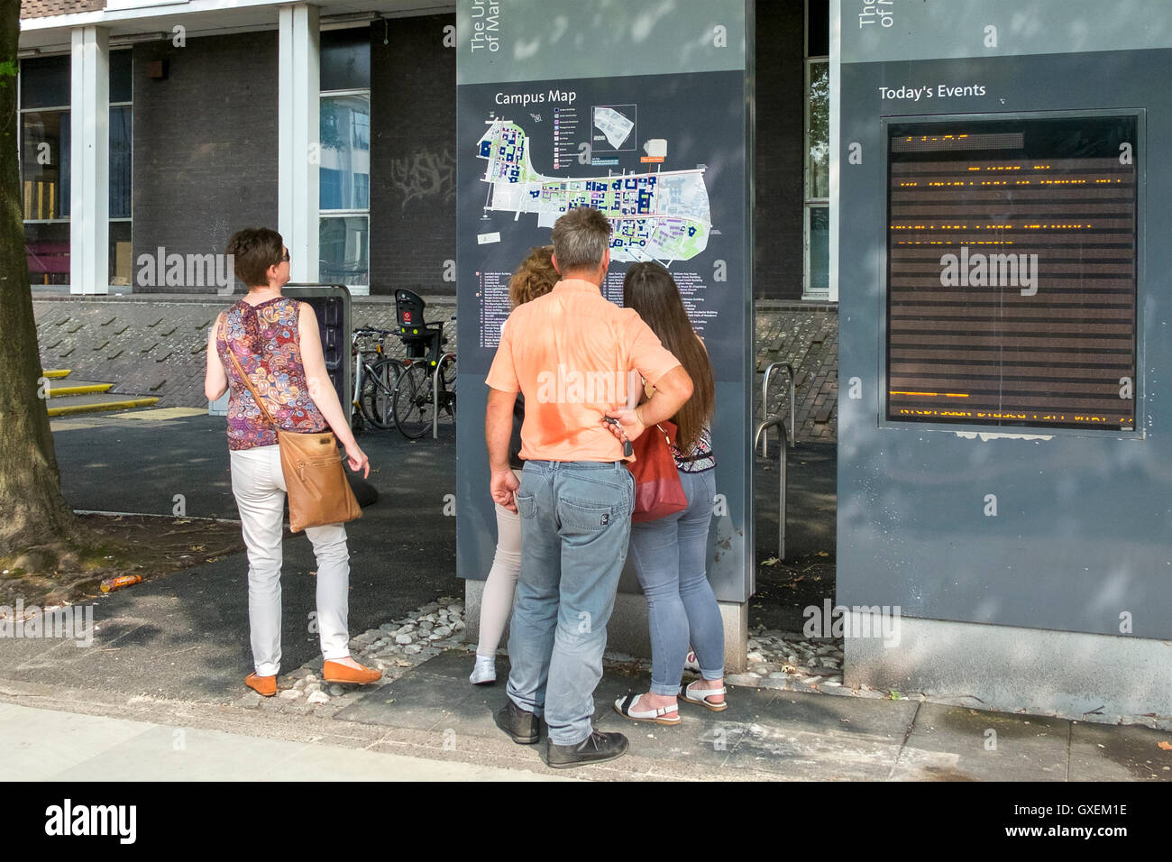 Manchester university graduation hi-res stock photography and images ...