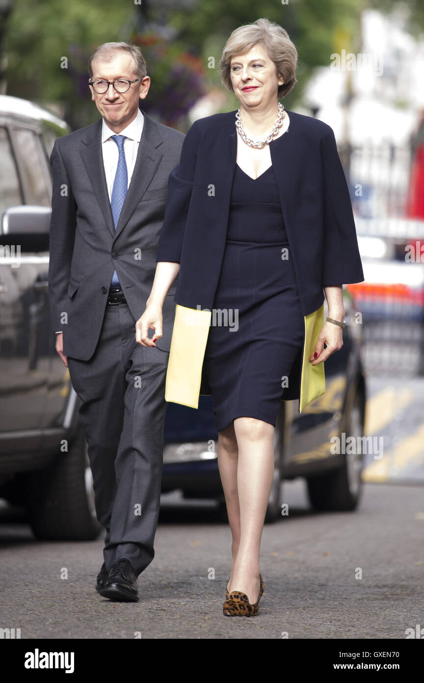 Theresa May and husband Philip May arrive at 10 Downing Street after ...