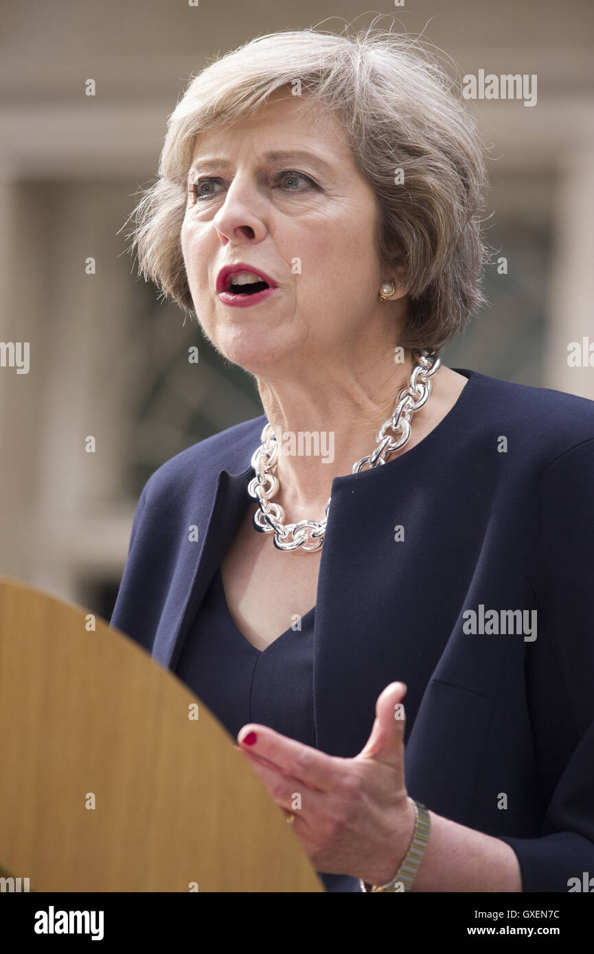 Theresa May and husband Philip May arrive at 10 Downing Street after ...