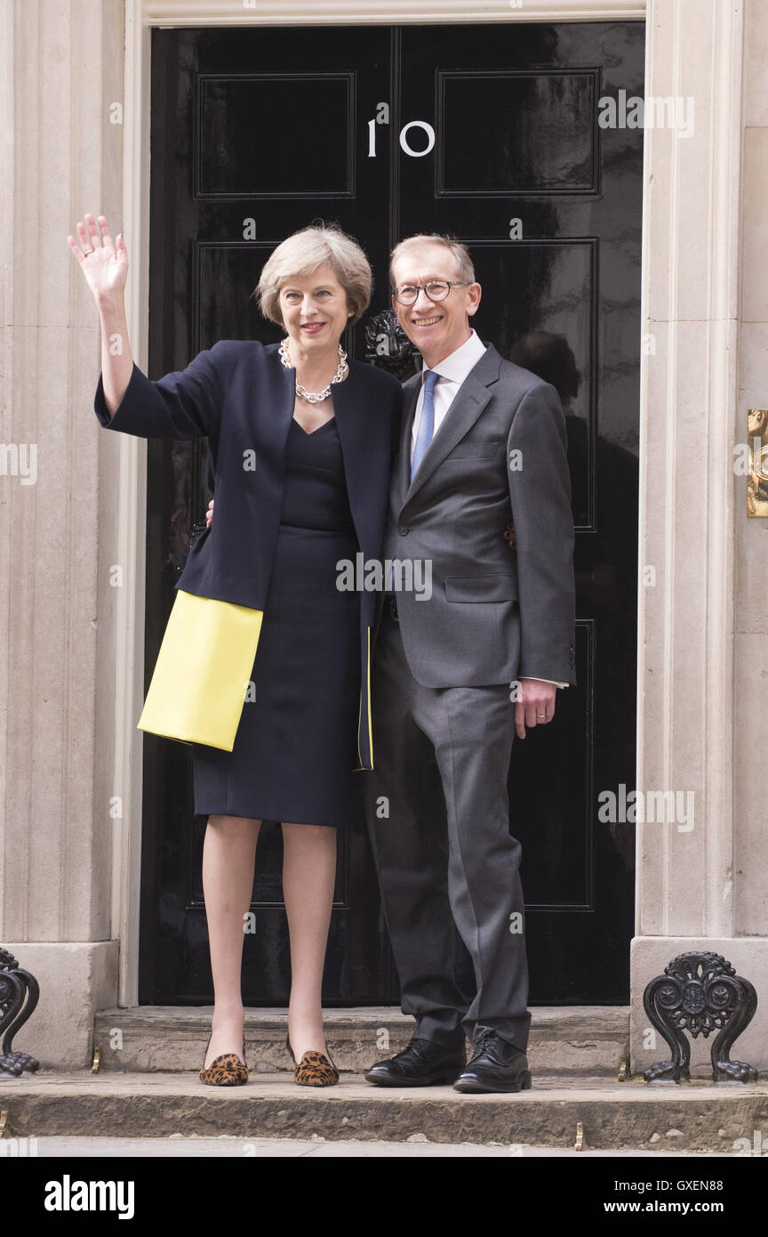 Theresa May and husband Philip May pose on the steps at 10 Downing ...