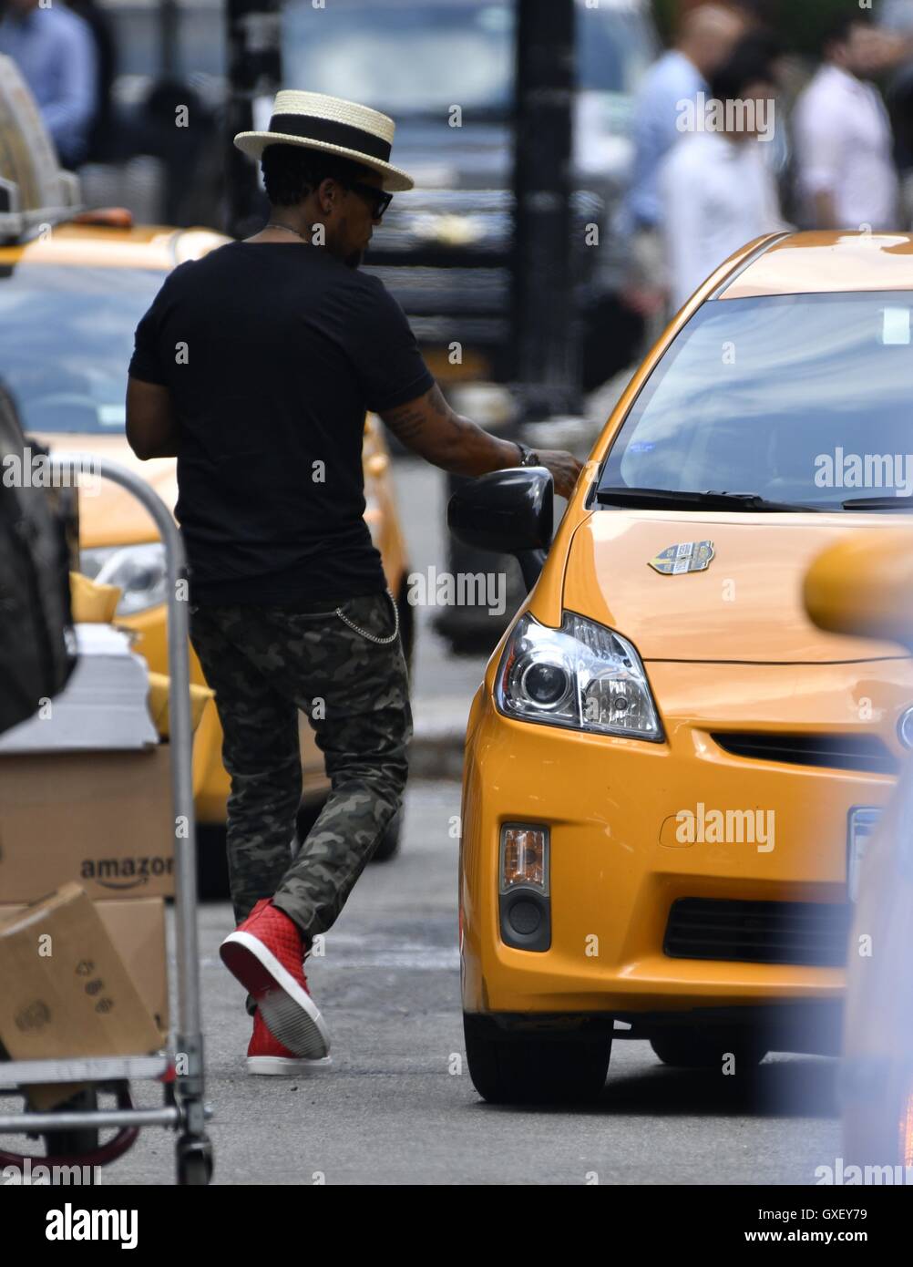 DL Hughley conducts an interview in the Tribeca neighborhood of Lower ...