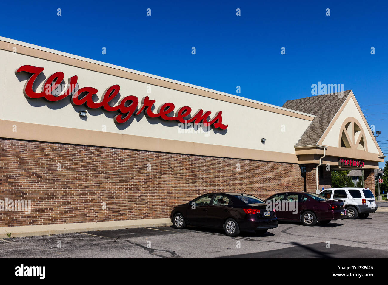 Walgreens pharmacy drugstore hi-res stock photography and images - Alamy