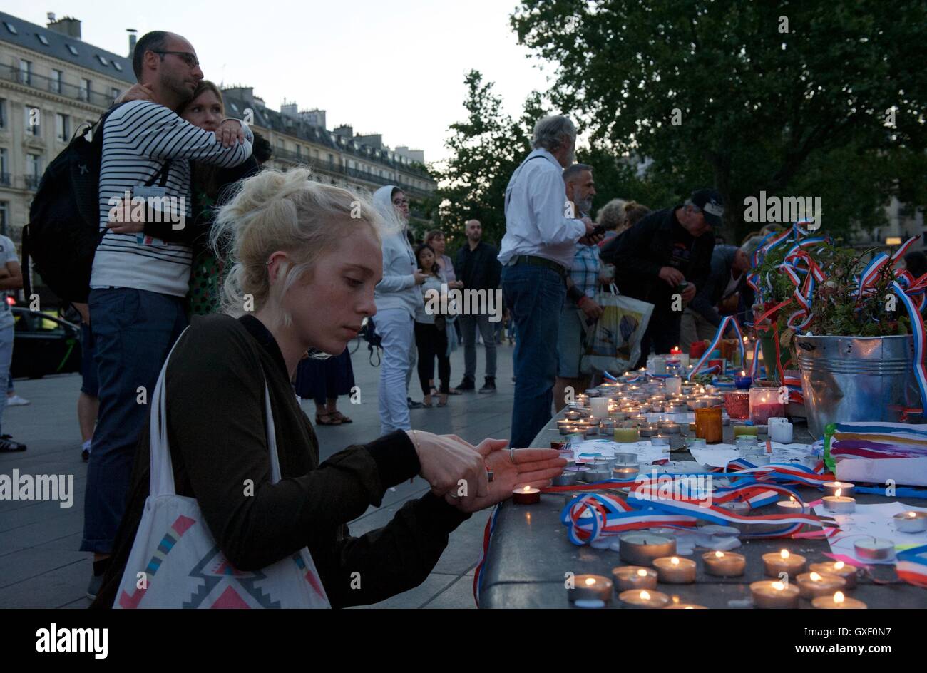 Tributes are laid in Paris in memory of the victims of the Nice terror ...
