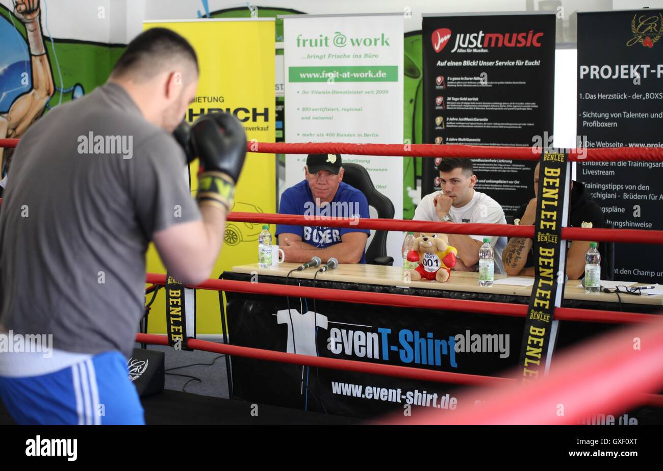 Boxer Graciano 'Rocky' Rocchigiani and his brother Ralf Rocchigiani ...