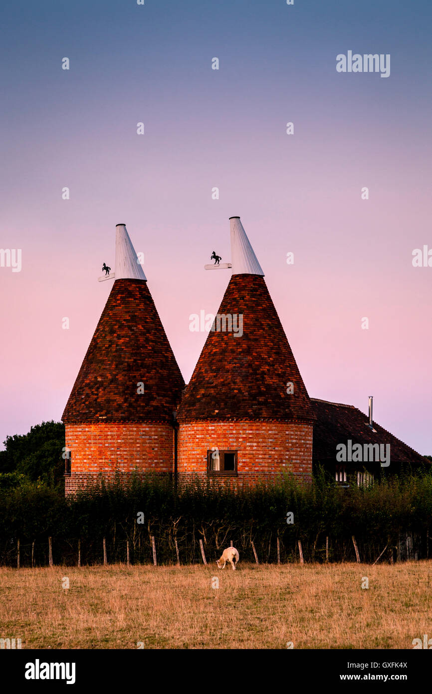 Oast houses hi-res stock photography and images - Alamy