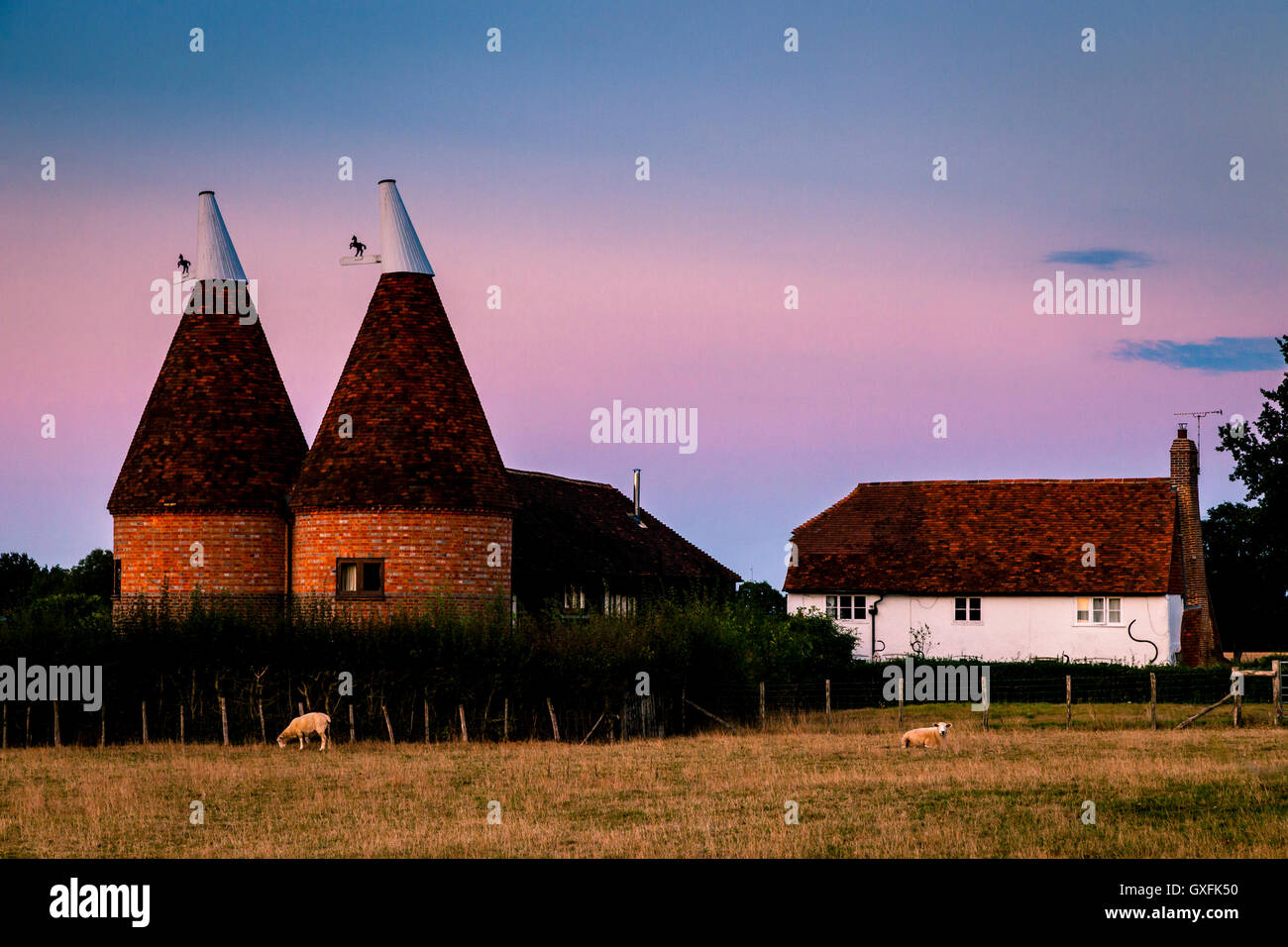 Oast houses hi-res stock photography and images - Alamy